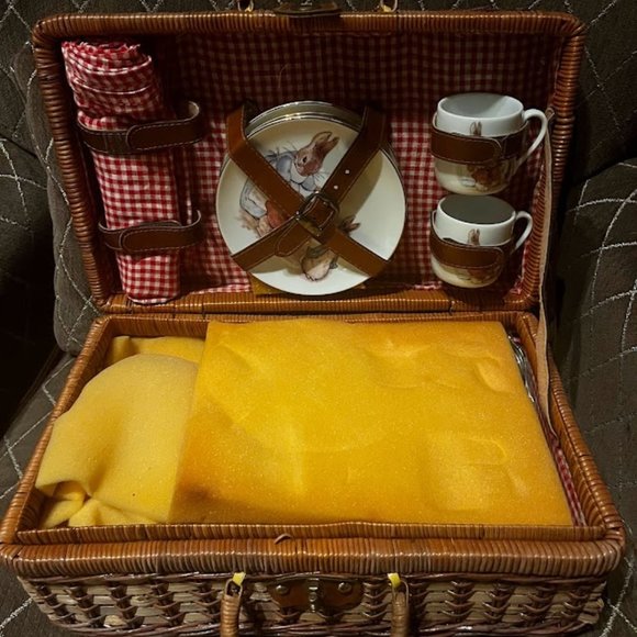 The World Of Beatrix Porter | Dining | Peter Rabbit Picnic Set Bythe ...